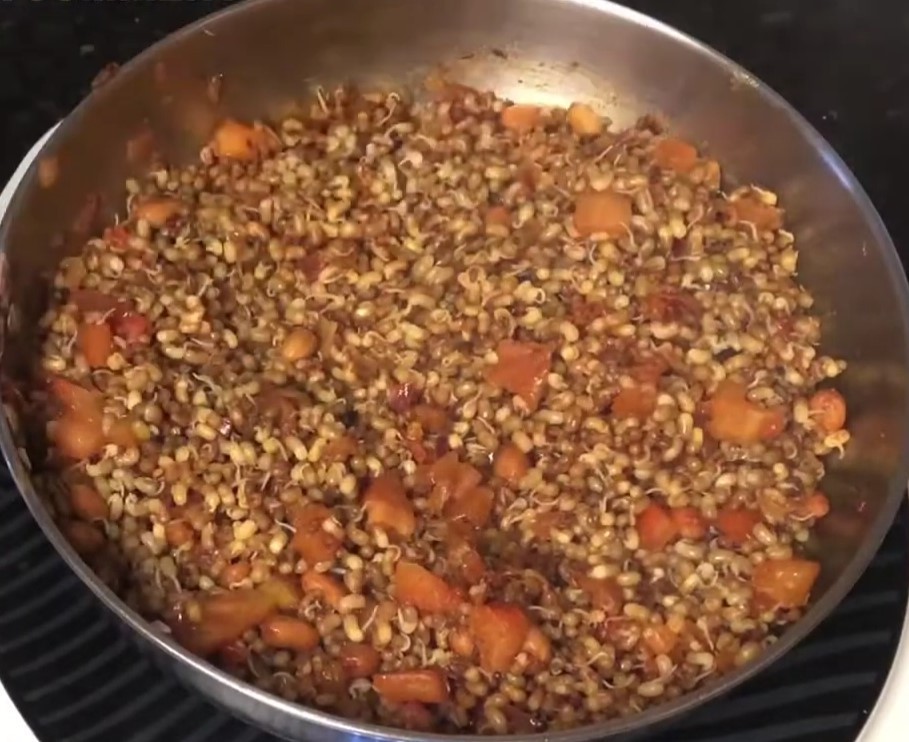 Moth Beans curry/Madike Kalu palya | Akshata's Kitchen - Easy Indian ...