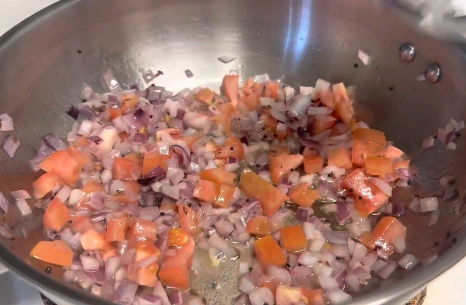 Alasande kalu palya recipe | Akshata's Kitchen - Easy Indian Recipes