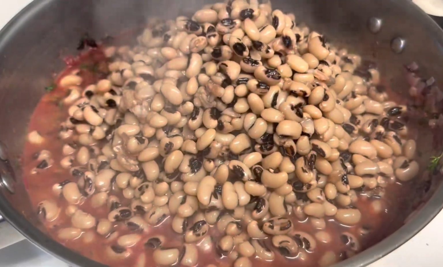 Alasande kalu palya recipe | Akshata's Kitchen - Easy Indian Recipes