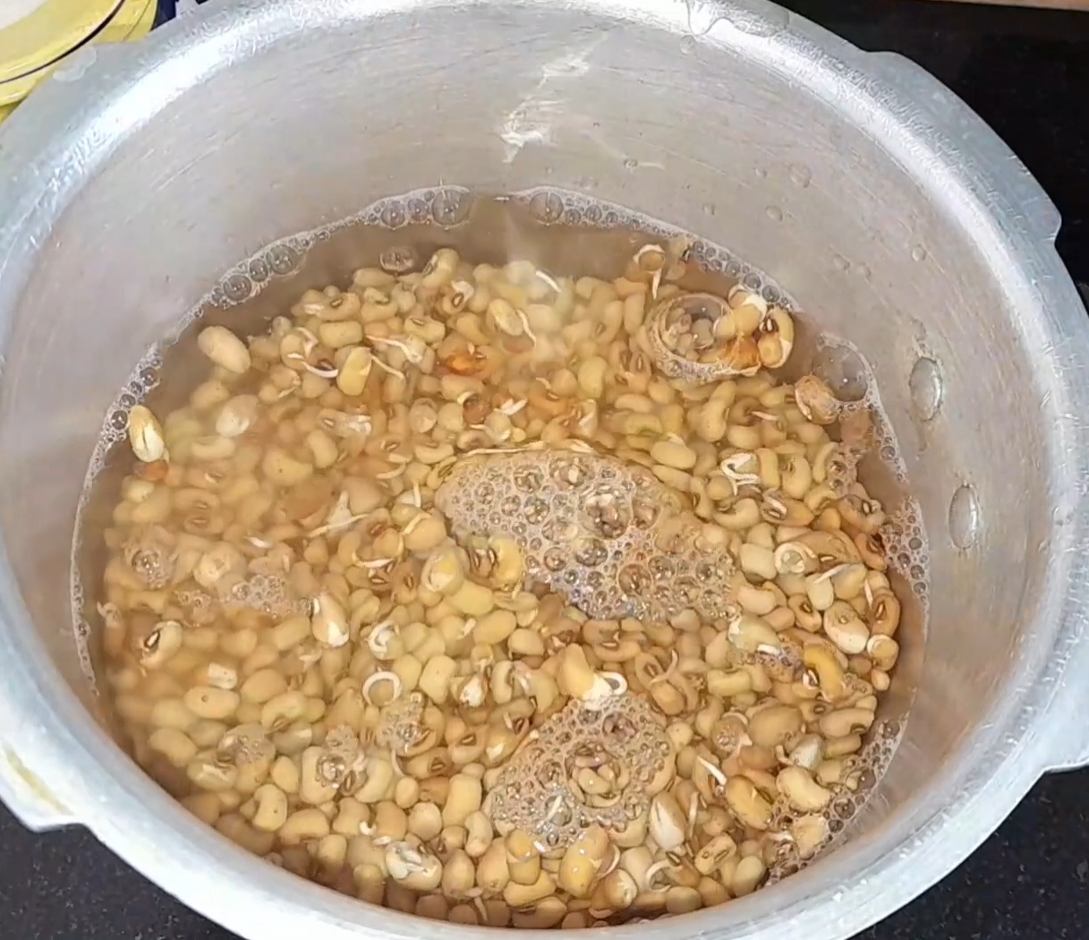 Recipe of Alasandi Kalu Saaru | Akshata's Kitchen - Easy Indian Recipes