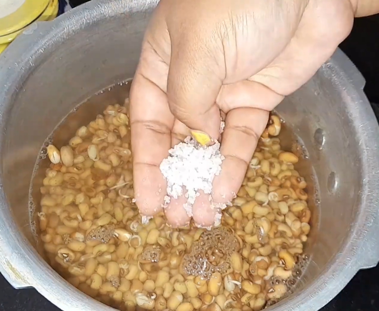 Recipe of Alasandi Kalu Saaru | Akshata's Kitchen - Easy Indian Recipes